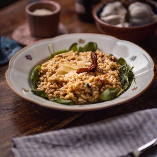Parmesan Risotto mit Jungspinat und getrockneten Tomaten - waskochen.at